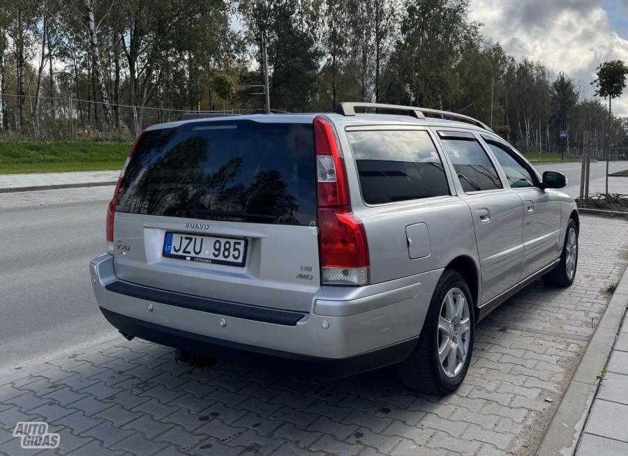 Grey Volvo V70 2006 in Vilnius, with an engine capacity of 2.40 L and mileage of 371 thousand km for 1850 €, photo 5 on AUTOMOTO.COM.LV