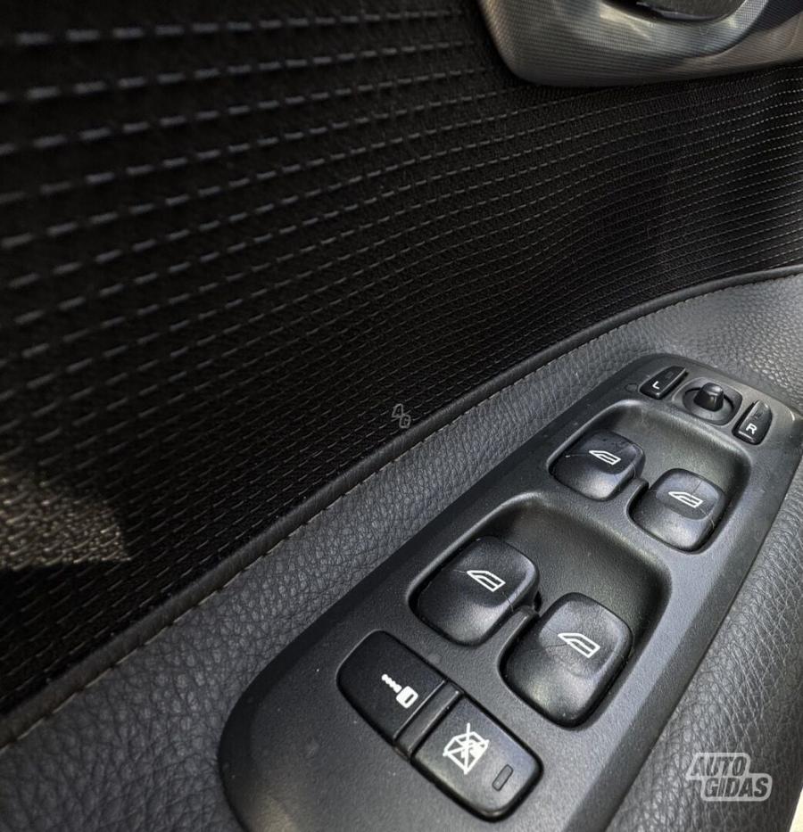 Grey Volvo V70 2006 in Vilnius, with an engine capacity of 2.40 L and mileage of 371 thousand km for 1850 €, photo 12 on AUTOMOTO.COM.LV