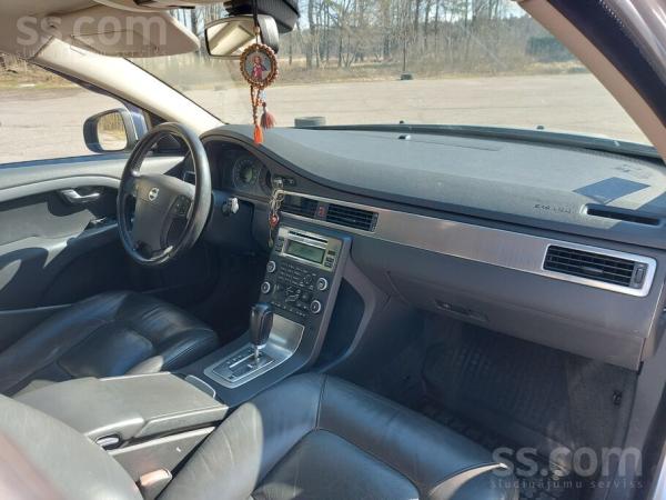 Pelēks Volvo V70 2007 Jūrmala, ar dzinēja tilpumu 2.40 L un nobraukumu 332 tūkst. km par 3950 €, foto 2 vietnē AUTOMOTO.COM.LV