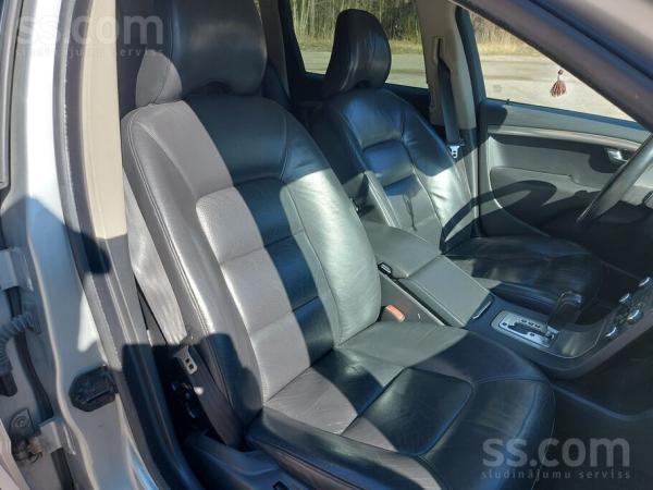 Pelēks Volvo V70 2007 Jūrmala, ar dzinēja tilpumu 2.40 L un nobraukumu 332 tūkst. km par 3950 €, foto 7 vietnē AUTOMOTO.COM.LV