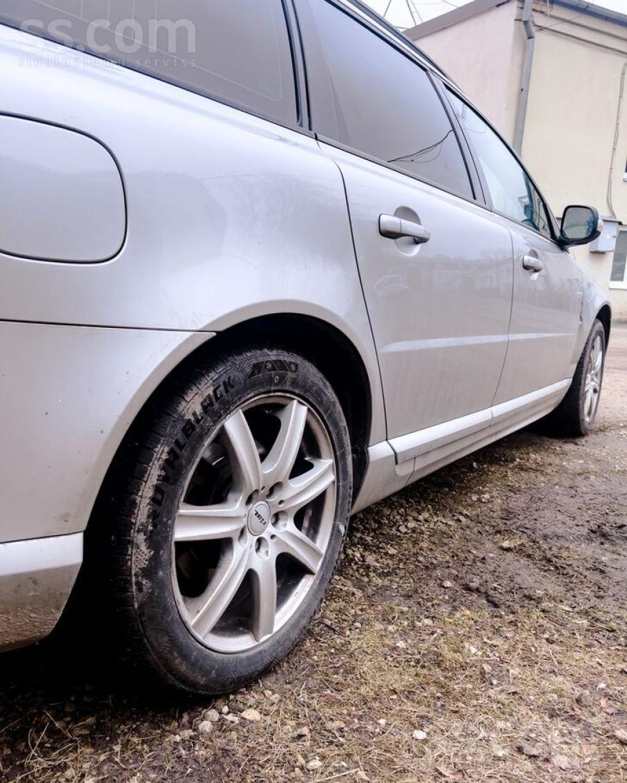Grey Volvo V70 2007 in Riga, with an engine capacity of 2.40 L and mileage of 280 thousand km for 2050 €, photo 6 on AUTOMOTO.COM.LV