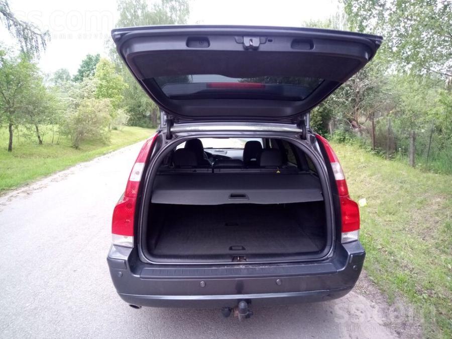 Grey Volvo V70 2007 in Ludza, with an engine capacity of 2.40 L and mileage of 253 thousand km for 670 €, photo 12 on AUTOMOTO.COM.LV