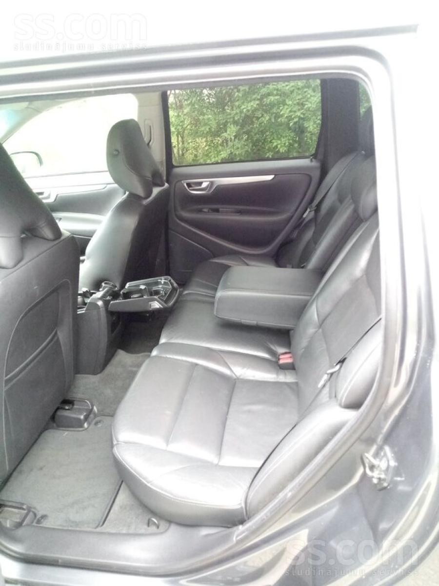 Grey Volvo V70 2007 in Ludza, with an engine capacity of 2.40 L and mileage of 253 thousand km for 670 €, photo 19 on AUTOMOTO.COM.LV