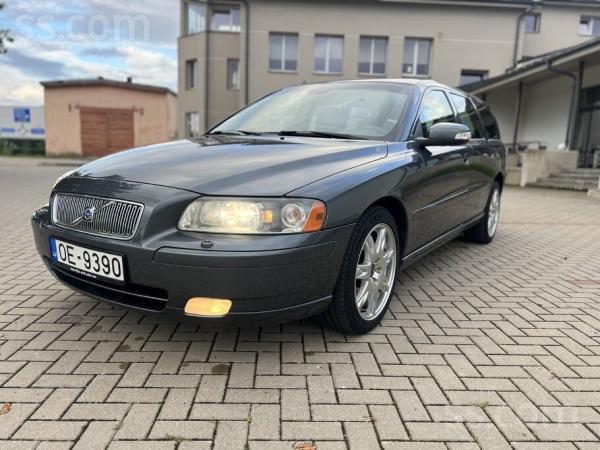 Grey Volvo V70 2007 in Rezekne, with an engine capacity of 2.40 L and mileage of 366 thousand km for 3750 €, photo 2 on AUTOMOTO.COM.LV