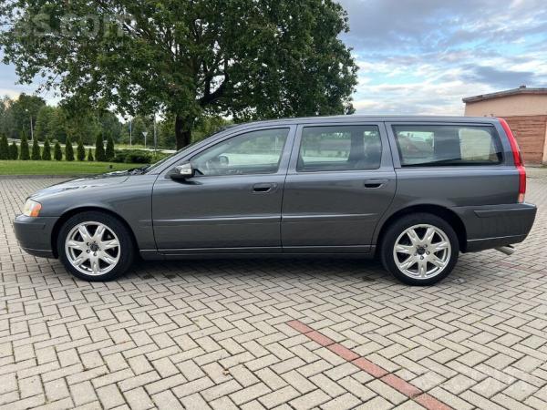 Grey Volvo V70 2007 in Rezekne, with an engine capacity of 2.40 L and mileage of 366 thousand km for 3750 €, photo 5 on AUTOMOTO.COM.LV