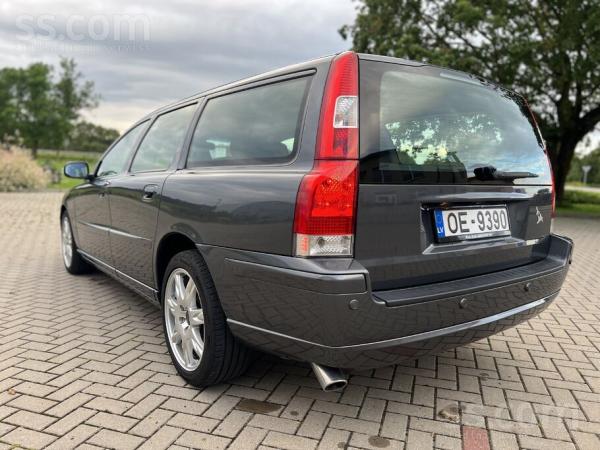 Grey Volvo V70 2007 in Rezekne, with an engine capacity of 2.40 L and mileage of 366 thousand km for 3750 €, photo 6 on AUTOMOTO.COM.LV