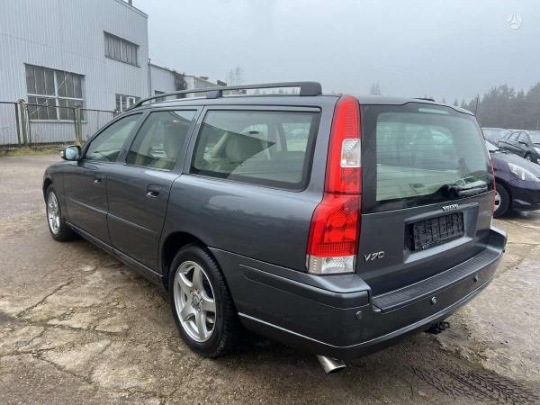 Grey Volvo V70 2007 in Utena, with an engine capacity of 2.40 L and mileage of 290 thousand km for 2550 €, photo 4 on AUTOMOTO.COM.LV