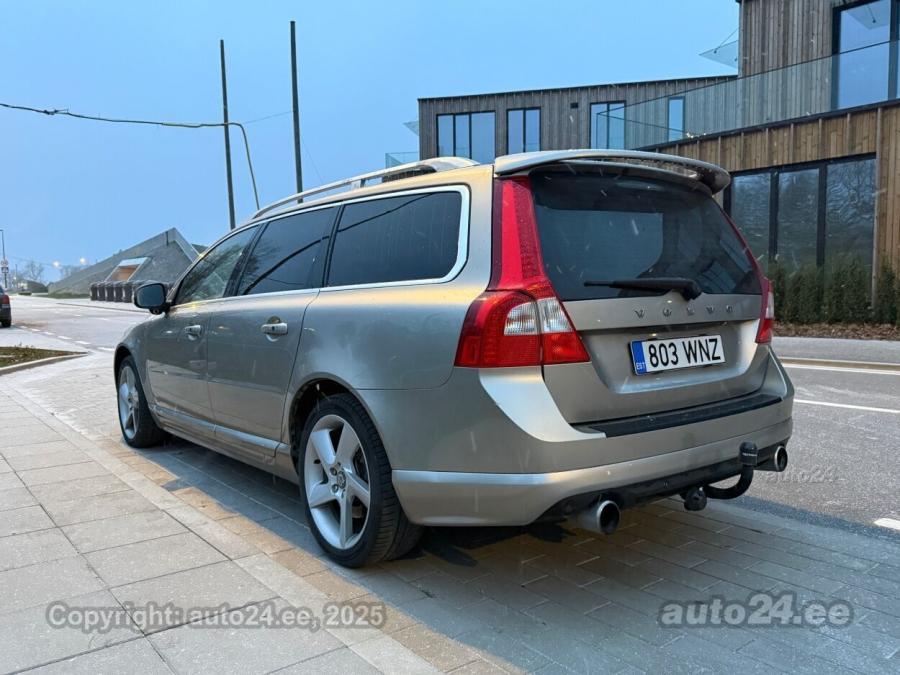 Pelēks Volvo V70 2007 Tallina, ar dzinēja tilpumu 3.00 L un nobraukumu 234 tūkst. km par 7450 €, foto 3 vietnē AUTOMOTO.COM.LV