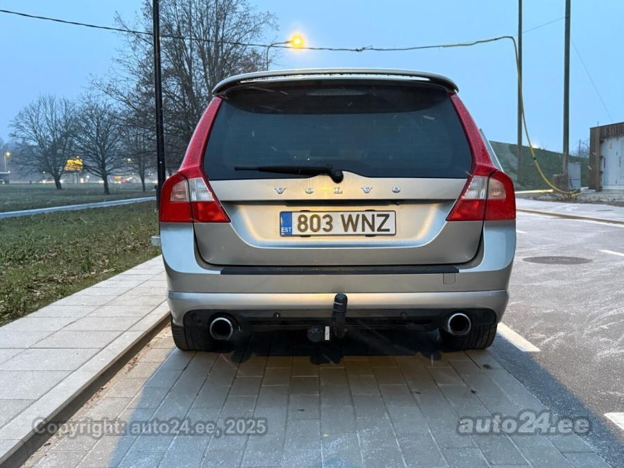 Pelēks Volvo V70 2007 Tallina, ar dzinēja tilpumu 3.00 L un nobraukumu 234 tūkst. km par 7450 €, foto 4 vietnē AUTOMOTO.COM.LV