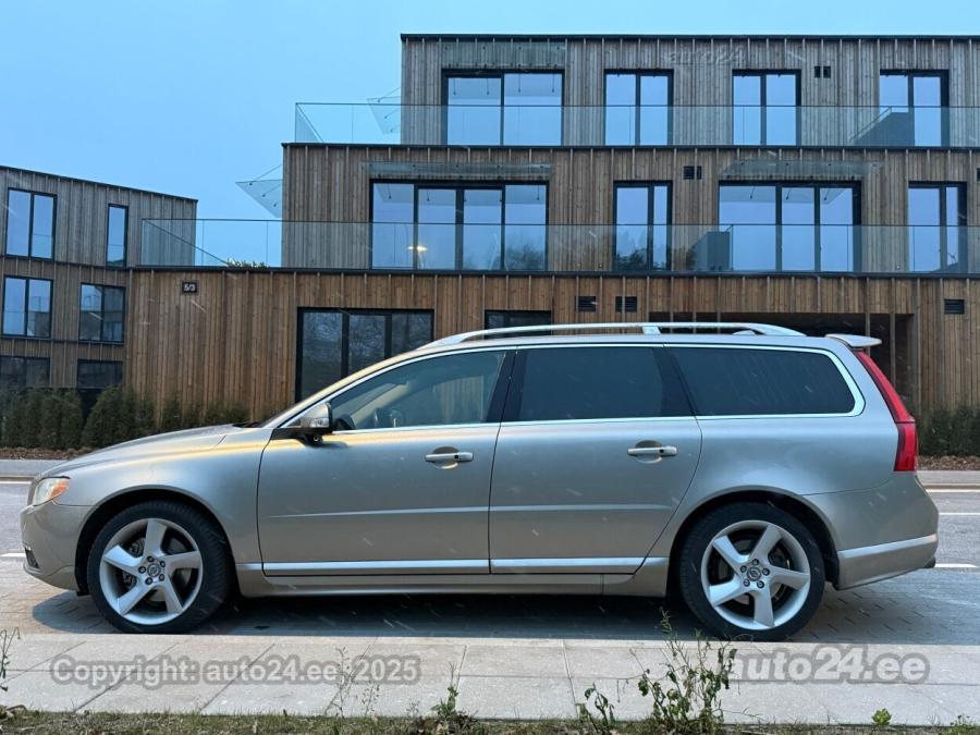 Pelēks Volvo V70 2007 Tallina, ar dzinēja tilpumu 3.00 L un nobraukumu 234 tūkst. km par 7450 €, foto 6 vietnē AUTOMOTO.COM.LV
