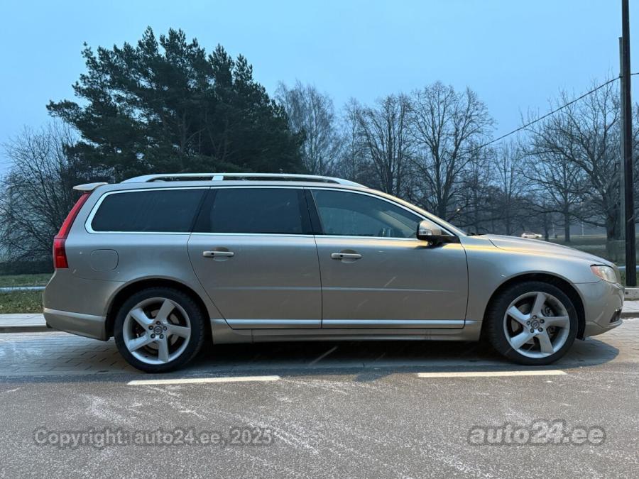Pelēks Volvo V70 2007 Tallina, ar dzinēja tilpumu 3.00 L un nobraukumu 234 tūkst. km par 7450 €, foto 7 vietnē AUTOMOTO.COM.LV