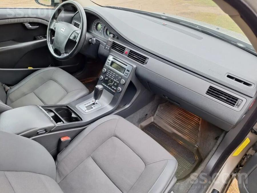 Pelēks Volvo V70 2007 Daugavpils, ar dzinēja tilpumu 2.40 L un nobraukumu 389 tūkst. km par 3650 €, foto 6 vietnē AUTOMOTO.COM.LV