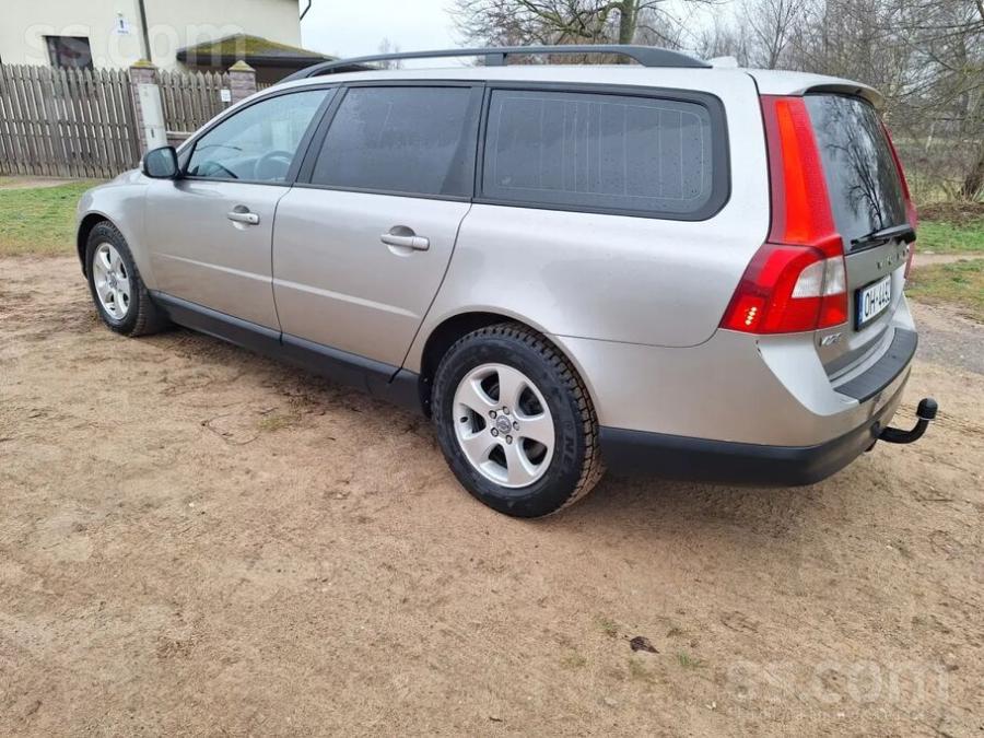Pelēks Volvo V70 2007 Daugavpils, ar dzinēja tilpumu 2.40 L un nobraukumu 389 tūkst. km par 3650 €, foto 7 vietnē AUTOMOTO.COM.LV