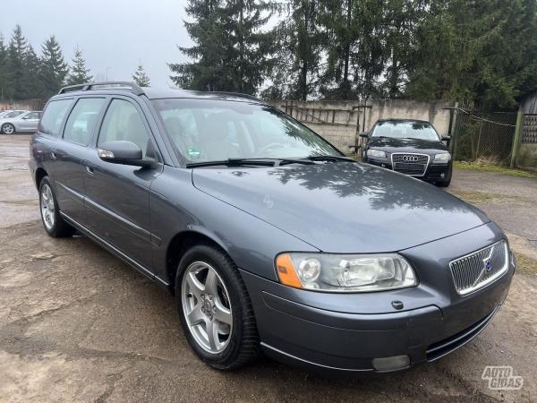 Grey Volvo V70 2007 in Utena, with an engine capacity of 2.40 L and mileage of 290 thousand km for 2550 €, photo 1 on AUTOMOTO.COM.LV