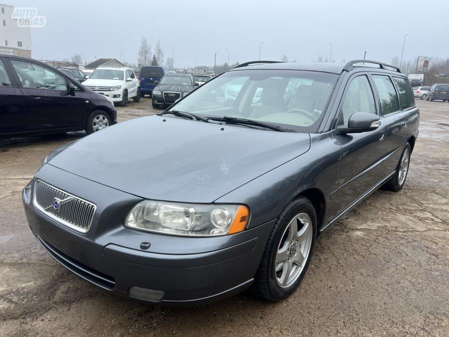 Grey Volvo V70 2007 in Utena, with an engine capacity of 2.40 L and mileage of 290 thousand km for 2550 €, photo 2 on AUTOMOTO.COM.LV