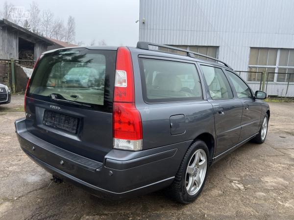 Grey Volvo V70 2007 in Utena, with an engine capacity of 2.40 L and mileage of 290 thousand km for 2550 €, photo 5 on AUTOMOTO.COM.LV