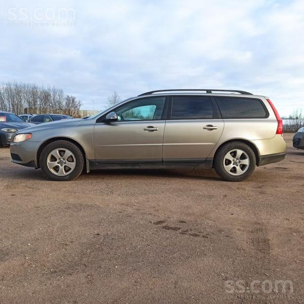 Grey Volvo V70 2007 in Daugavpils, with an engine capacity of 2.40 L and mileage of 0 thousand km for 3650 €, photo 8 on AUTOMOTO.COM.LV
