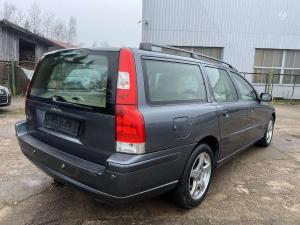 Grey Volvo V70 2007 in Utena, with an engine capacity of 2.40 L and mileage of 290 thousand km for 2500 €, photo 5 on AUTOMOTO.COM.LV