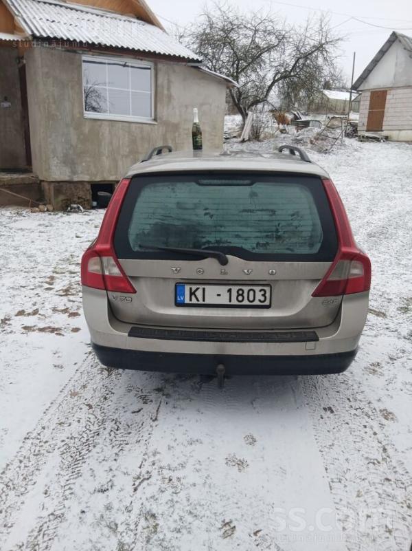 Grey Volvo V70 2007 in Rezekne, with an engine capacity of 2.40 L and mileage of 267 thousand km for 3500 €, photo 2 on AUTOMOTO.COM.LV