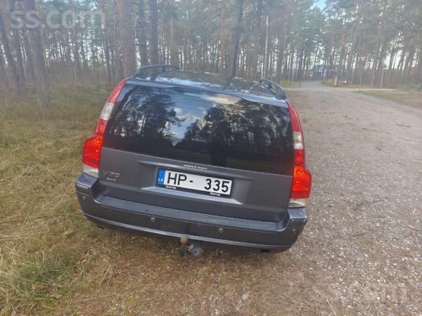 Grey Volvo V70 2007 in Jurmala, with an engine capacity of 2.40 L and mileage of 350 thousand km for 2500 €, photo 4 on AUTOMOTO.COM.LV