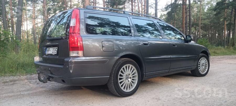 Grey Volvo V70 2007 in Jurmala, with an engine capacity of 2.40 L and mileage of 350 thousand km for 2500 €, photo 5 on AUTOMOTO.COM.LV