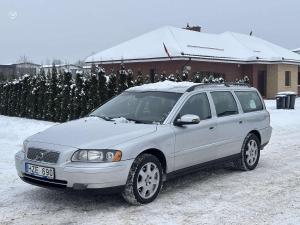 Grey Volvo V70 2007 in Vilnius, with an engine capacity of 2.40 L and mileage of 400 thousand km for 2200 €, photo  on AUTOMOTO.COM.LV