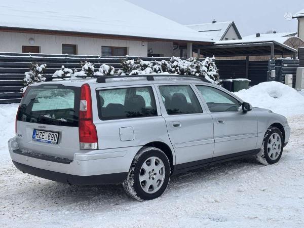Grey Volvo V70 2007 in Vilnius, with an engine capacity of 2.40 L and mileage of 400 thousand km for 2200 €, photo 5 on AUTOMOTO.COM.LV