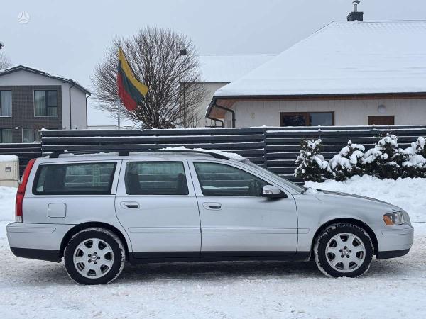 Grey Volvo V70 2007 in Vilnius, with an engine capacity of 2.40 L and mileage of 400 thousand km for 2200 €, photo 6 on AUTOMOTO.COM.LV