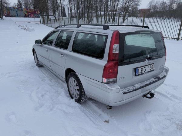 Pelēks Volvo V70 2007 Marijampole, ar dzinēja tilpumu 2.40 L un nobraukumu 334 tūkst. km par 2350 €, foto 6 vietnē AUTOMOTO.COM.LV