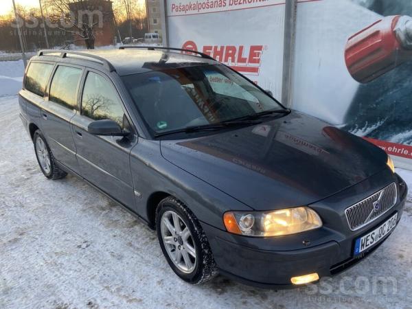 Pelēks Volvo V70 2007 Balvi, ar dzinēja tilpumu 2.40 L un nobraukumu 320 tūkst. km par 3350 €, foto 3 vietnē AUTOMOTO.COM.LV
