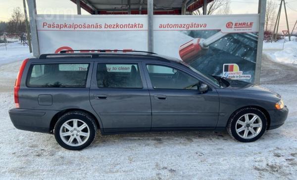 Pelēks Volvo V70 2007 Balvi, ar dzinēja tilpumu 2.40 L un nobraukumu 320 tūkst. km par 3350 €, foto 4 vietnē AUTOMOTO.COM.LV