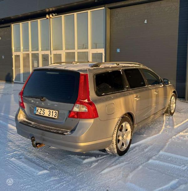 Grey Volvo V70 2007 in Kaunas, with an engine capacity of 2.40 L and mileage of 257 thousand km for 3999 €, photo 5 on AUTOMOTO.COM.LV