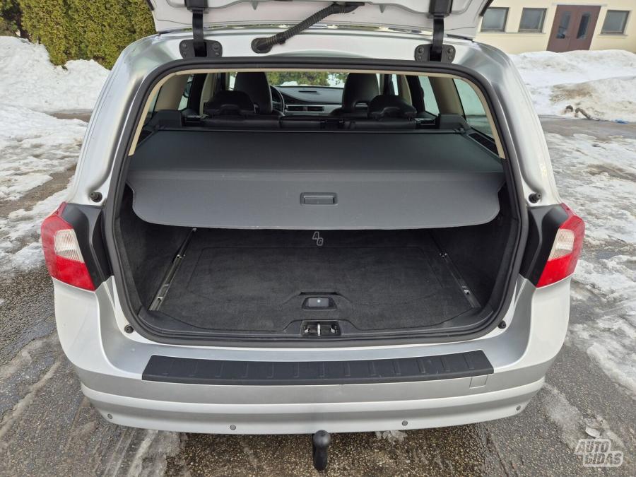 Pelēks Volvo V70 2007 Mažeikiai, ar dzinēja tilpumu 2.40 L un nobraukumu 285 tūkst. km par 4650 €, foto 13 vietnē AUTOMOTO.COM.LV