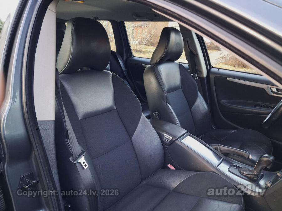 Pelēks Volvo V70 2007 Paide, ar dzinēja tilpumu 0.00 L un nobraukumu 0 tūkst. km par 3350 €, foto 10 vietnē AUTOMOTO.COM.LV