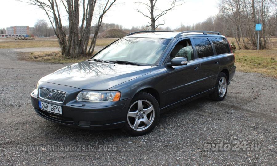 Pelēks Volvo V70 2007 Rapla, ar dzinēja tilpumu 2.40 L un nobraukumu 380 tūkst. km par 2690 €, foto 1 vietnē AUTOMOTO.COM.LV