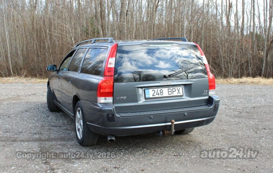 Pelēks Volvo V70 2007 Rapla, ar dzinēja tilpumu 2.40 L un nobraukumu 380 tūkst. km par 2690 €, foto 4 vietnē AUTOMOTO.COM.LV