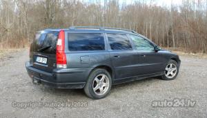 Pelēks Volvo V70 2007 Rapla, ar dzinēja tilpumu 2.40 L un nobraukumu 380 tūkst. km par 2690 €, foto 6 vietnē AUTOMOTO.COM.LV