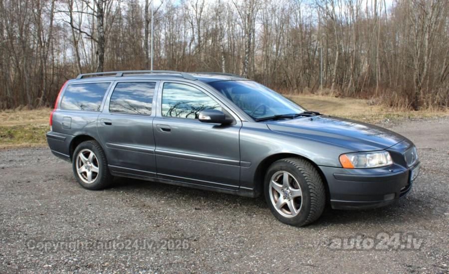 Pelēks Volvo V70 2007 Rapla, ar dzinēja tilpumu 2.40 L un nobraukumu 380 tūkst. km par 2690 €, foto 7 vietnē AUTOMOTO.COM.LV