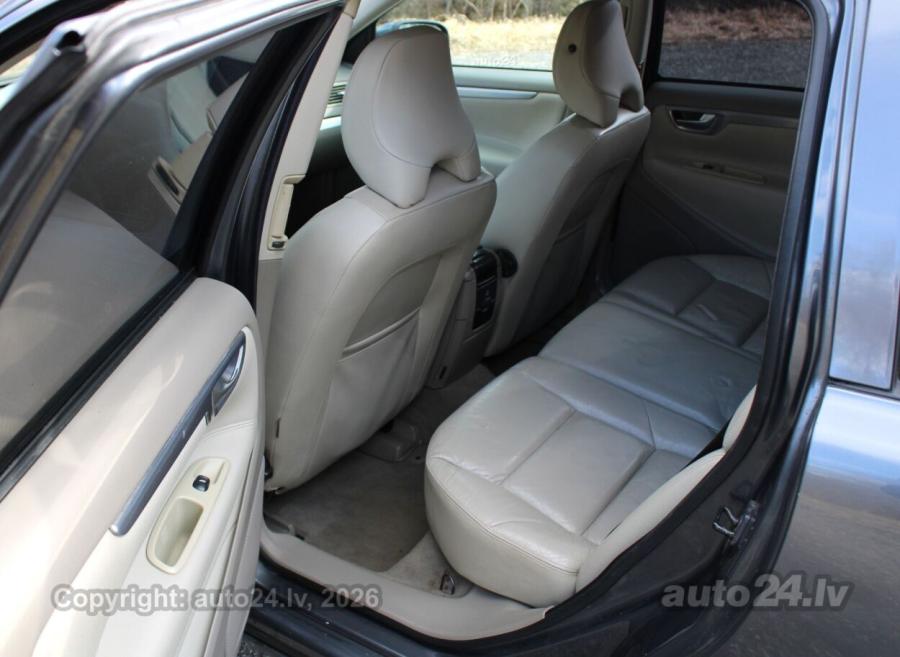 Pelēks Volvo V70 2007 Rapla, ar dzinēja tilpumu 2.40 L un nobraukumu 380 tūkst. km par 2690 €, foto 10 vietnē AUTOMOTO.COM.LV