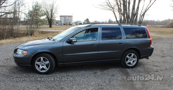 Pelēks Volvo V70 2007 Rapla, ar dzinēja tilpumu 2.40 L un nobraukumu 380 tūkst. km par 2690 €, foto 2 vietnē AUTOMOTO.COM.LV