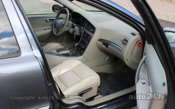 Pelēks Volvo V70 2007 Rapla, ar dzinēja tilpumu 2.40 L un nobraukumu 380 tūkst. km par 2690 €, foto 11 vietnē AUTOMOTO.COM.LV