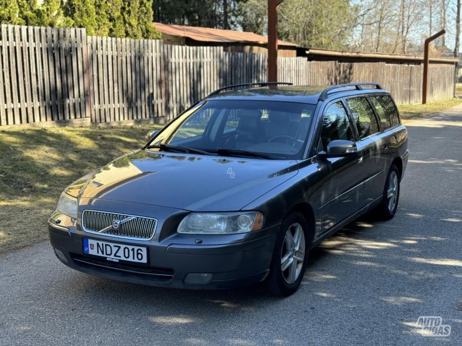 Grey Volvo V70 2007 in Vilnius, with an engine capacity of 2.40 L and mileage of 385 thousand km for 1850 €, photo 1 on AUTOMOTO.COM.LV