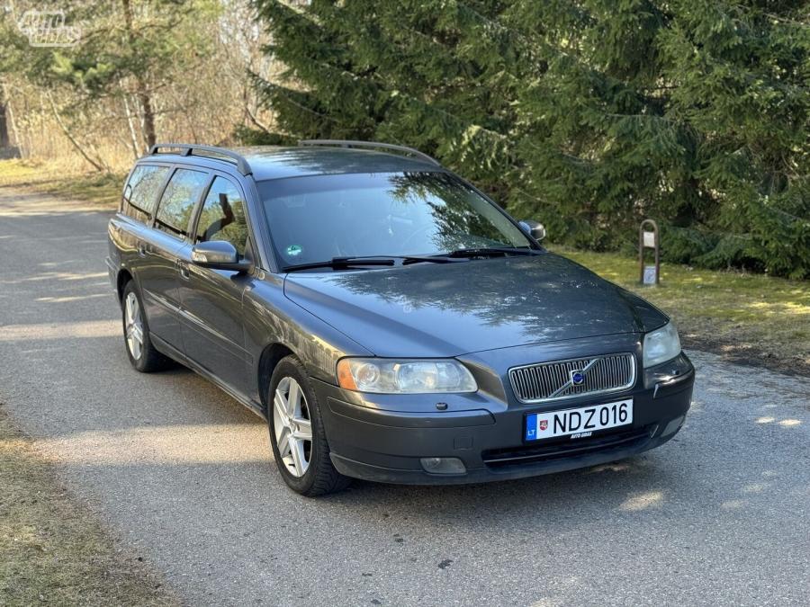 Grey Volvo V70 2007 in Vilnius, with an engine capacity of 2.40 L and mileage of 385 thousand km for 1850 €, photo 2 on AUTOMOTO.COM.LV