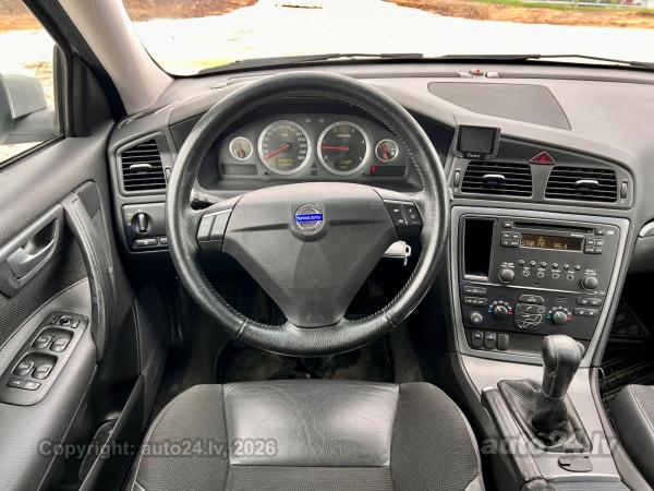 Grey Volvo V70 2007 in Tartu, with an engine capacity of 2.40 L and mileage of 449 thousand km for 2190 €, photo 9 on AUTOMOTO.COM.LV
