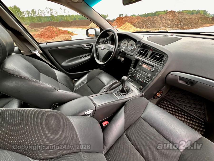 Pelēks Volvo V70 2007 Tartu, ar dzinēja tilpumu 2.40 L un nobraukumu 449 tūkst. km par 2190 €, foto 12 vietnē AUTOMOTO.COM.LV