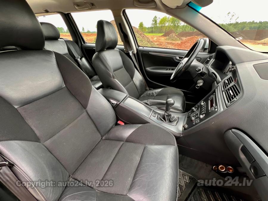 Pelēks Volvo V70 2007 Tartu, ar dzinēja tilpumu 2.40 L un nobraukumu 449 tūkst. km par 2190 €, foto 13 vietnē AUTOMOTO.COM.LV