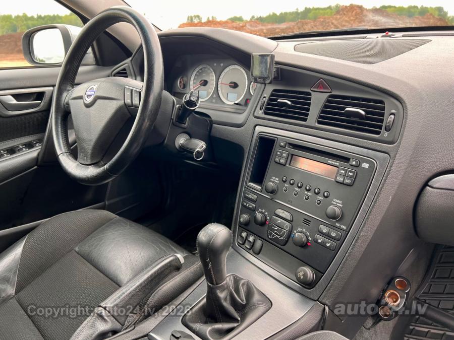 Pelēks Volvo V70 2007 Tartu, ar dzinēja tilpumu 2.40 L un nobraukumu 449 tūkst. km par 2190 €, foto 14 vietnē AUTOMOTO.COM.LV