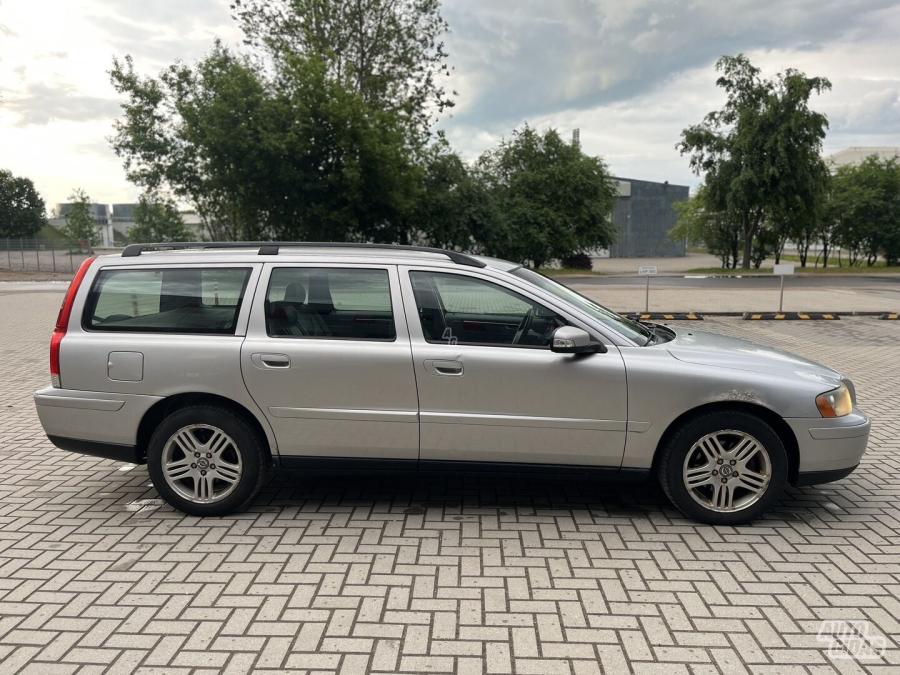 Grey Volvo V70 2007 in Klaipeda, with an engine capacity of 2.40 L and mileage of 354 thousand km for 1100 €, photo 6 on AUTOMOTO.COM.LV