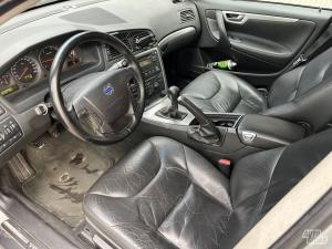 Grey Volvo V70 2007 in Klaipeda, with an engine capacity of 2.40 L and mileage of 354 thousand km for 1100 €, photo 9 on AUTOMOTO.COM.LV
