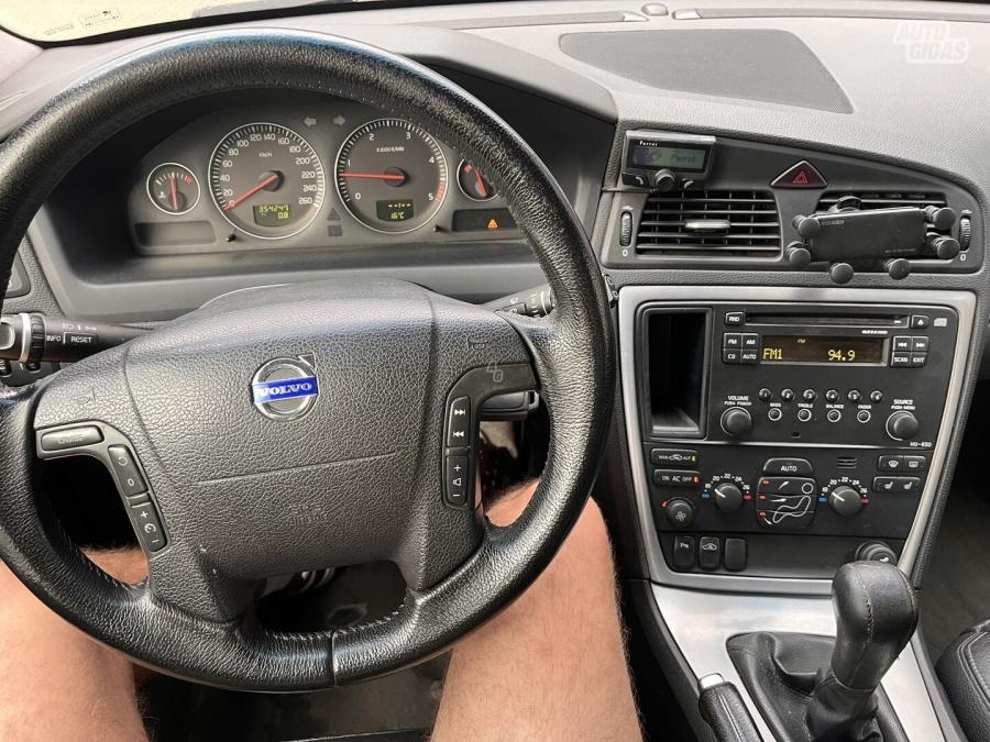 Grey Volvo V70 2007 in Klaipeda, with an engine capacity of 2.40 L and mileage of 354 thousand km for 1100 €, photo 13 on AUTOMOTO.COM.LV